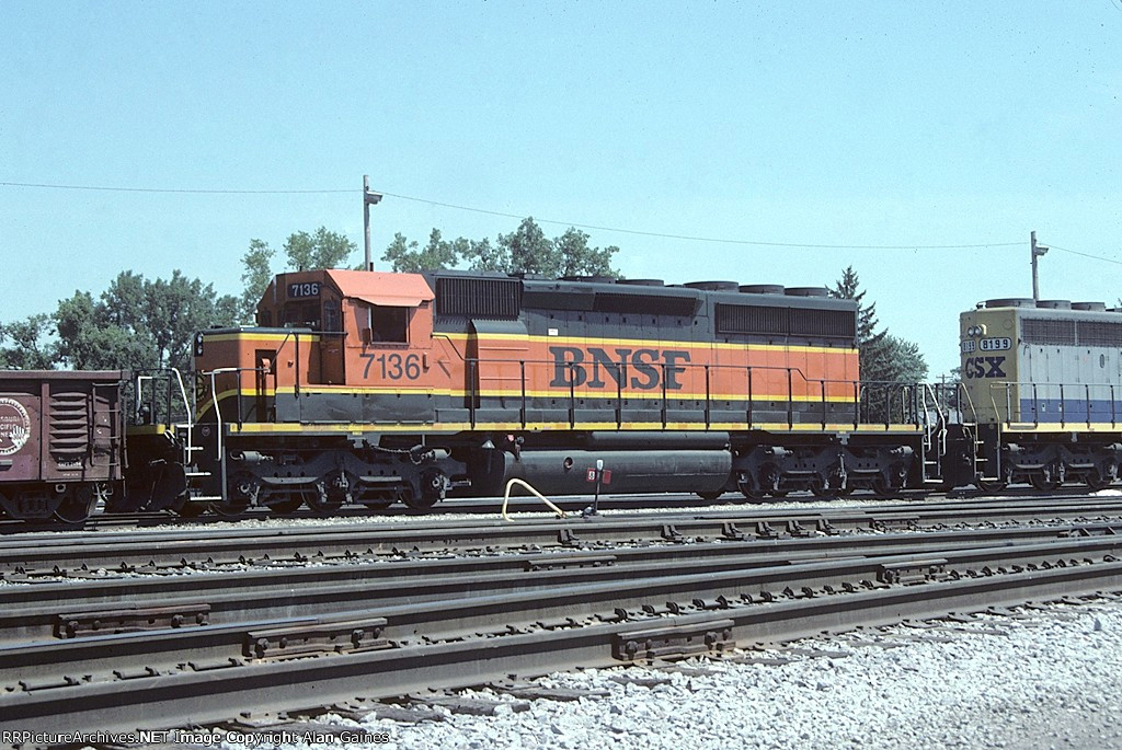 BNSF SD40-2 7136
